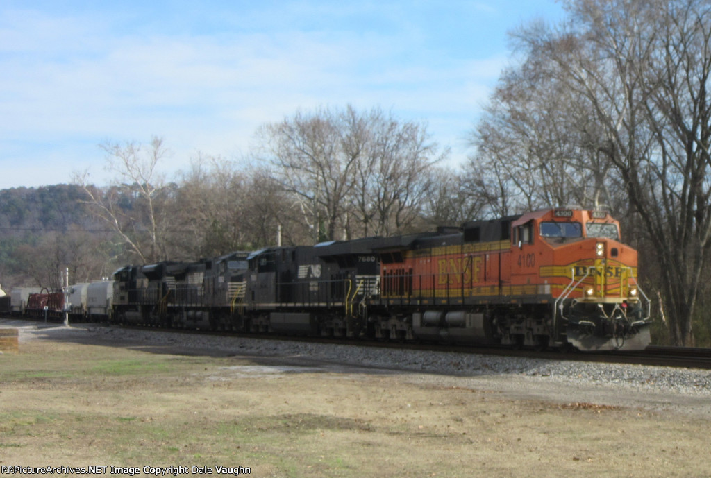 BNSF 4100